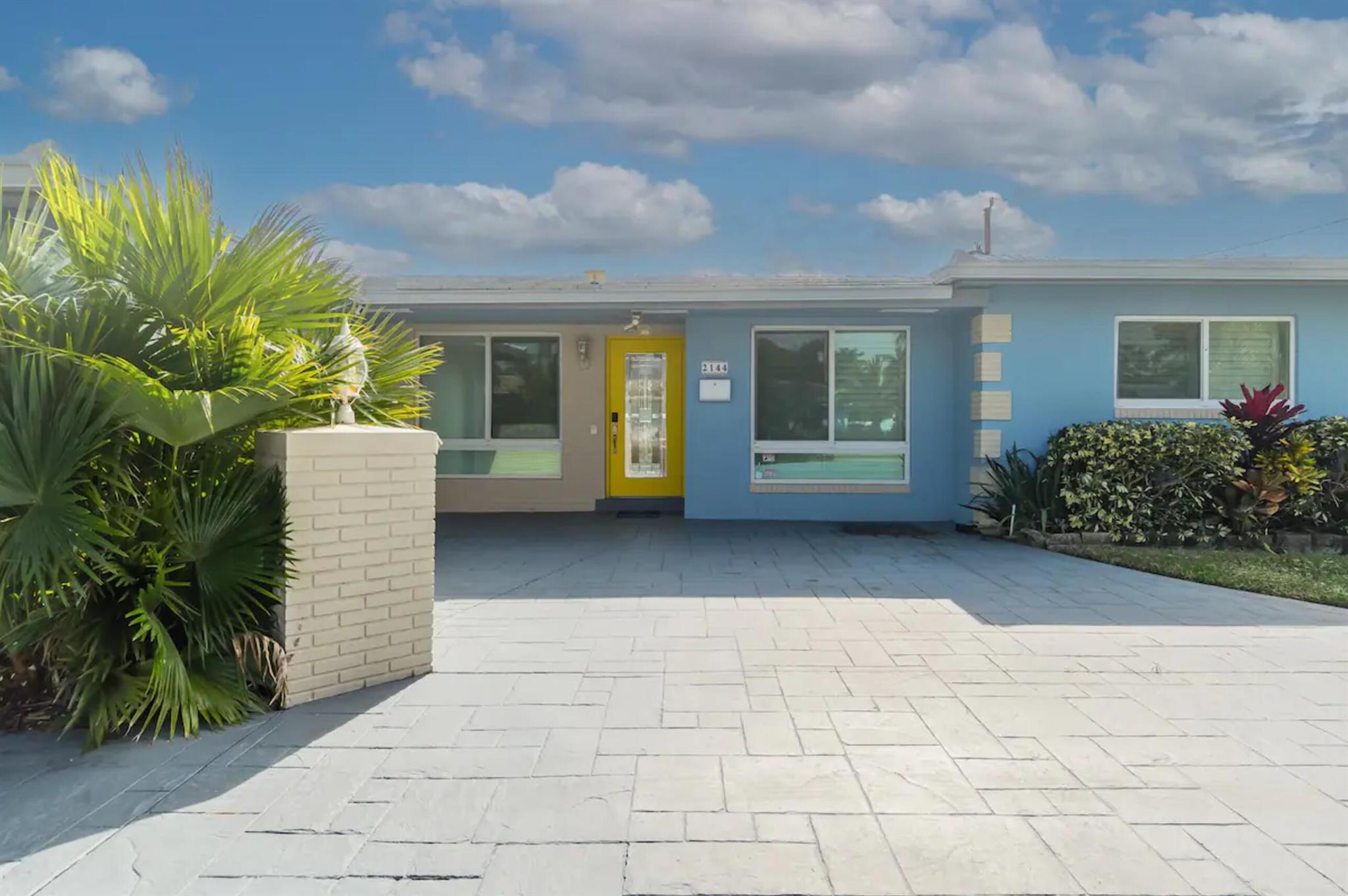 2144 Ne 64th Street, For Sale in Fort Lauderdale - Zoocasa