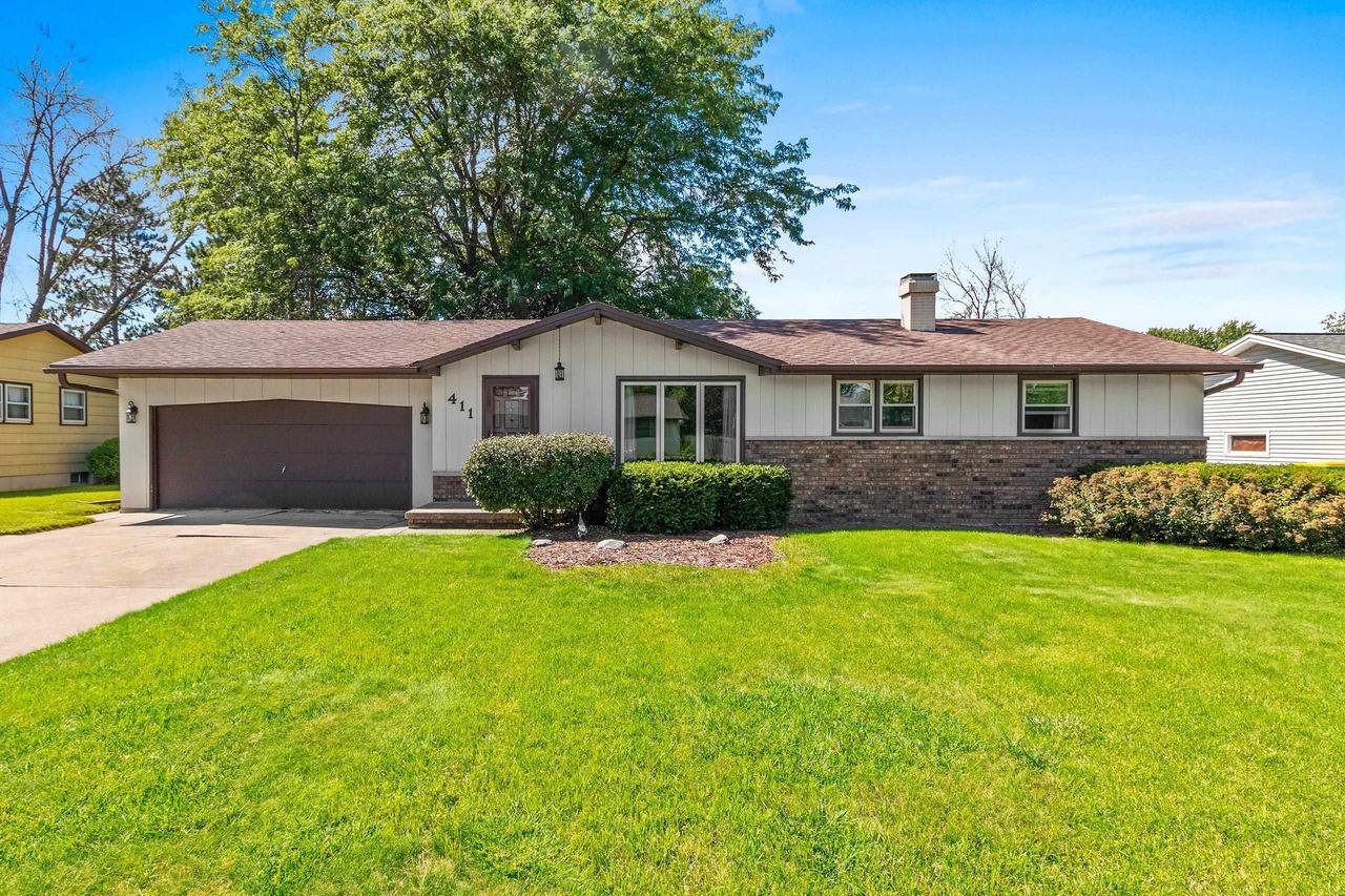411 Van Caster Drive, For Sale in GREEN BAY - eXp Realty