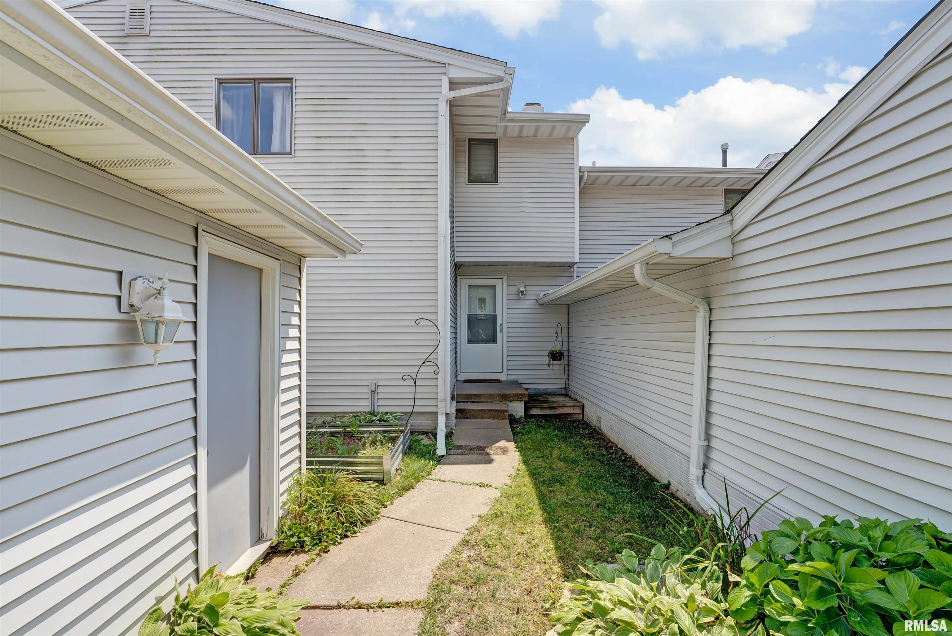3450 Cedarview Ct, For Sale in Bettendorf - eXp Realty