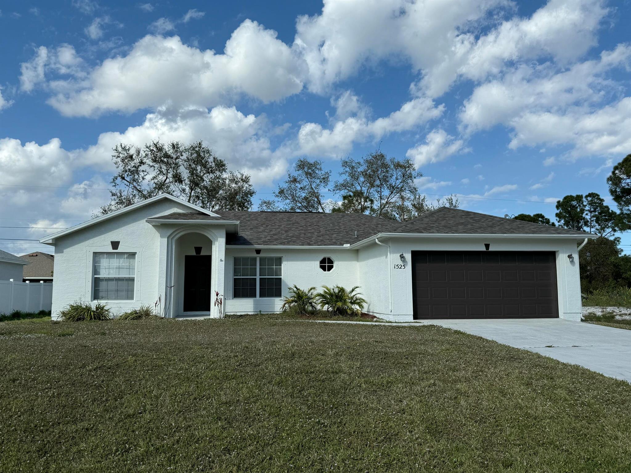 1525 Sw Kamchatka Avenue, For Sale in Port St. Lucie - Zoocasa