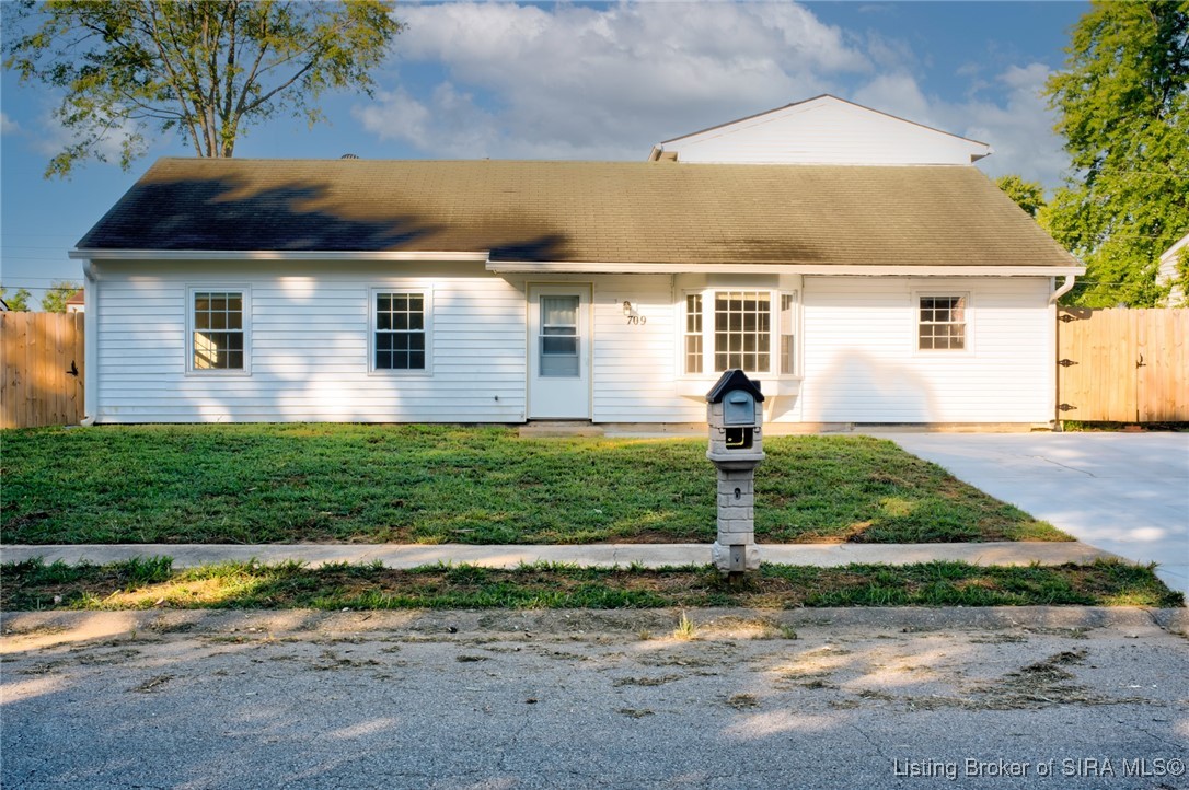 709 Dellinger Dr, For Sale in Jeffersonville - eXp Realty