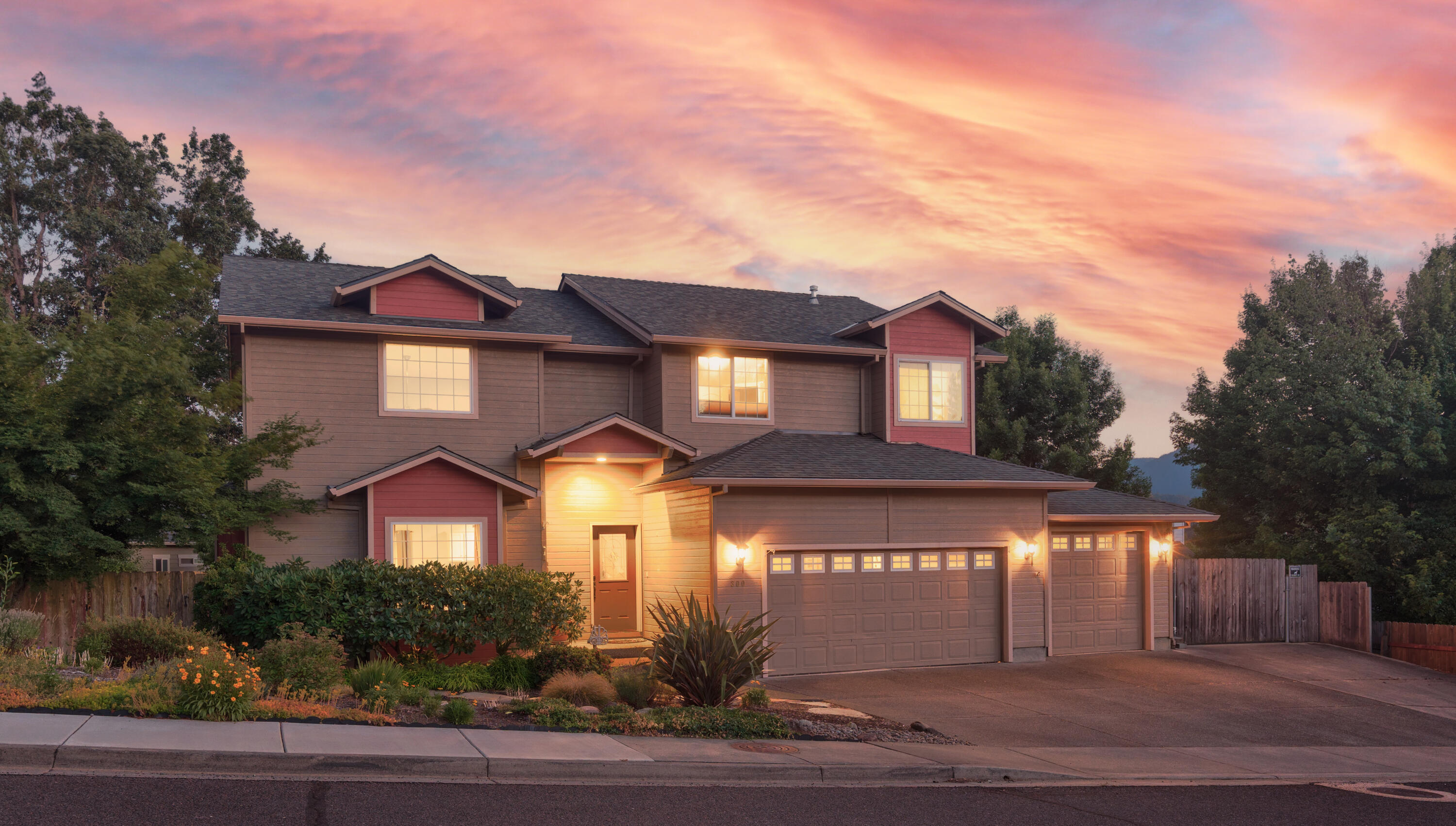 300 Woodville Way, For Sale in Rogue River - eXp Realty