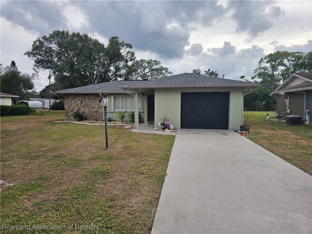 220 Sparrow Ave, For Sale in Sebring - eXp Realty