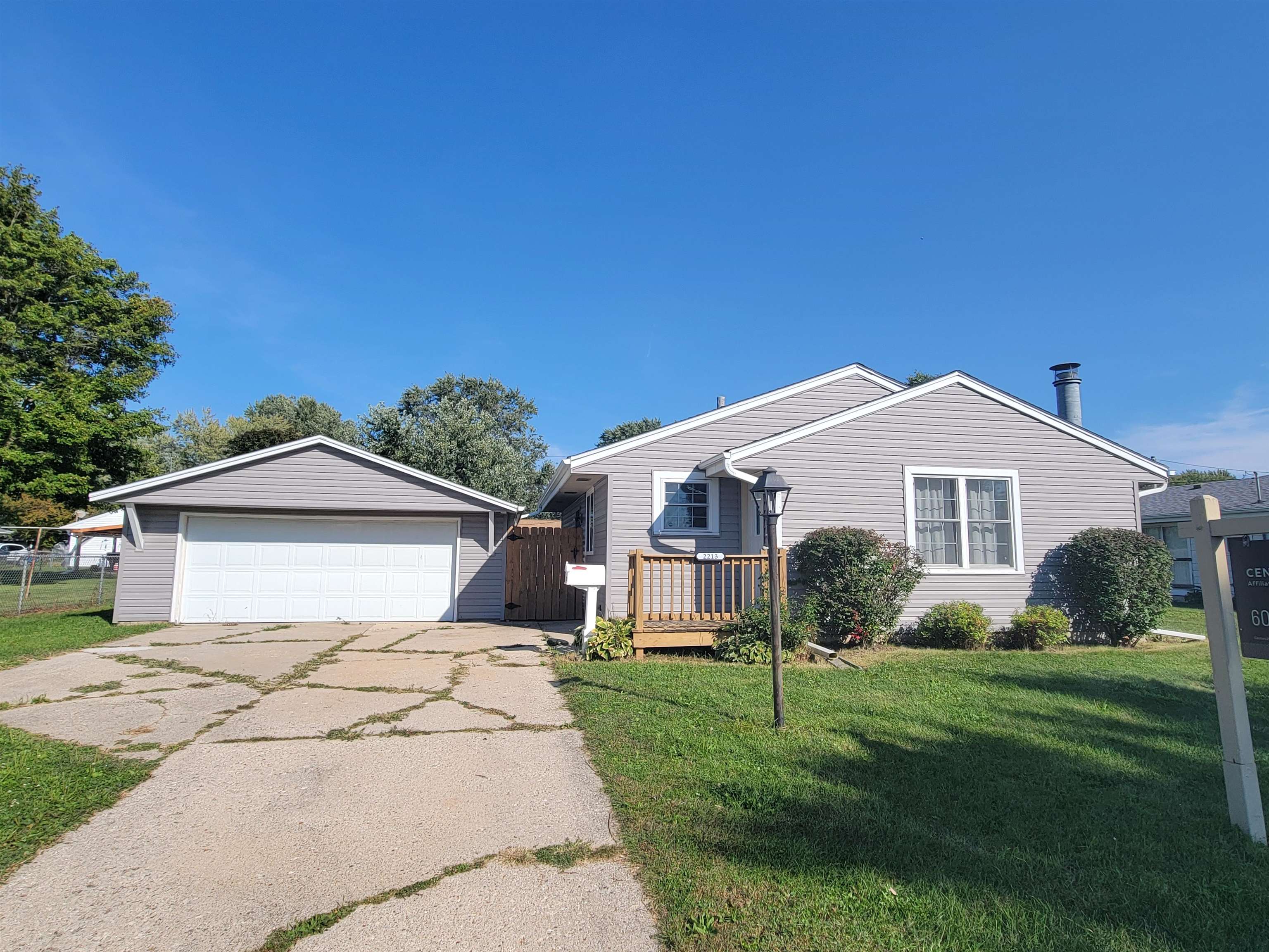 2213 S Walnut St, For Sale in Janesville - eXp Realty