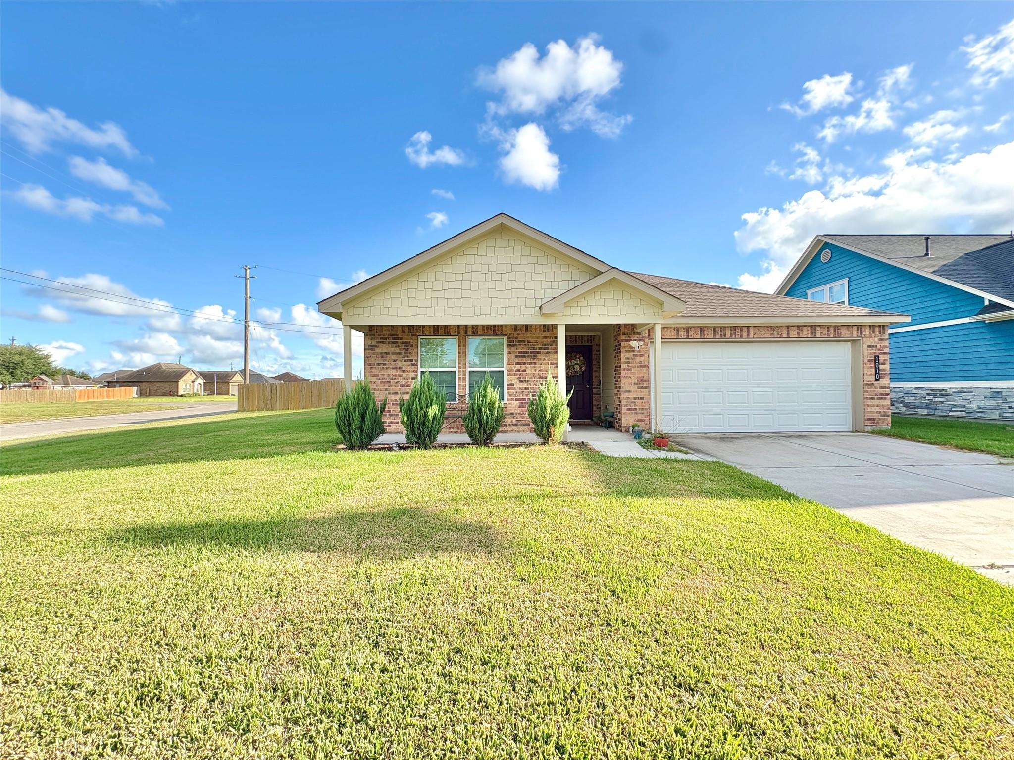 1010 Star Fish Dr, For Sale in Bay City - eXp Realty