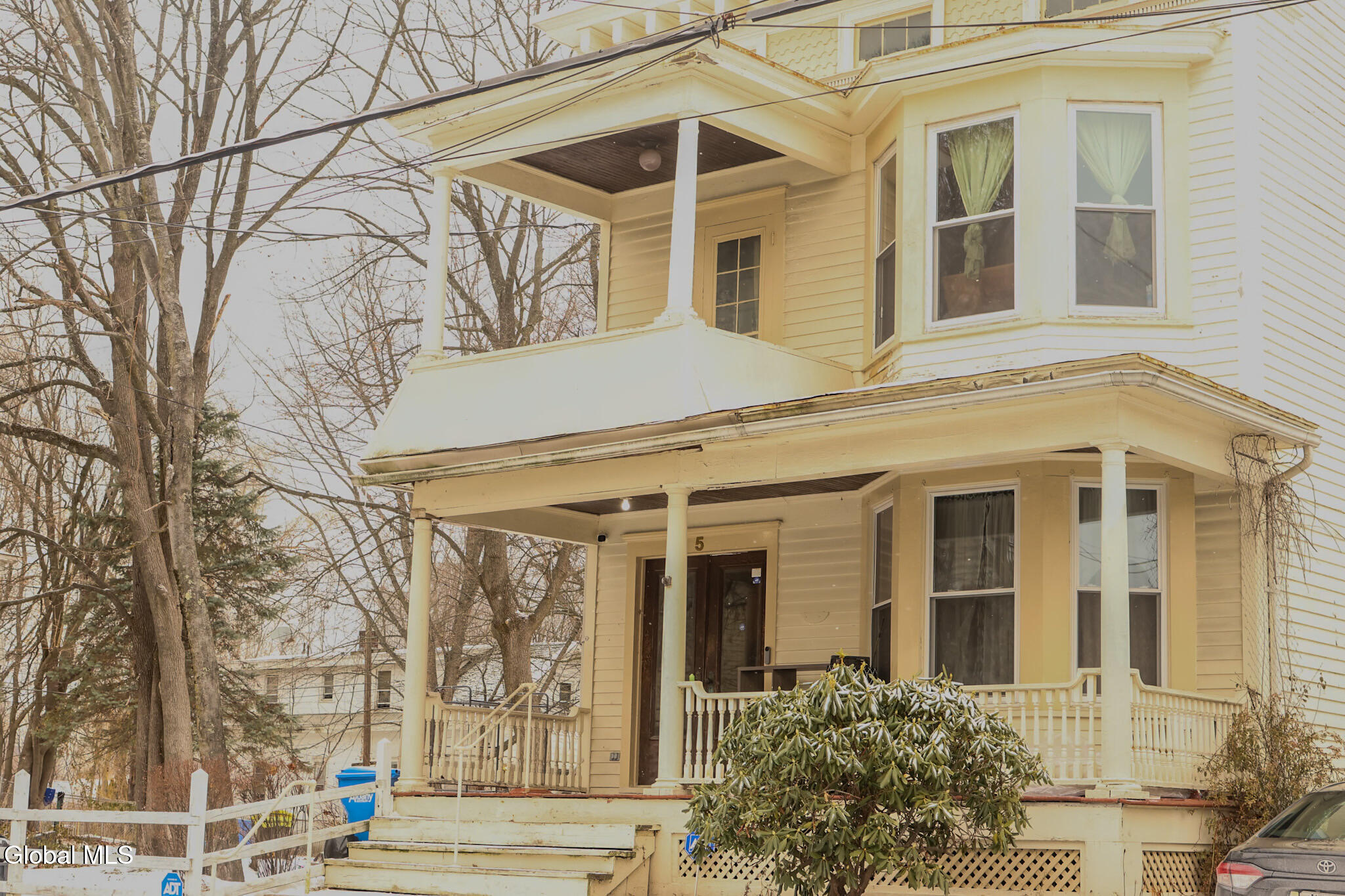 5 Moore St, Pending in Albany - eXp Realty