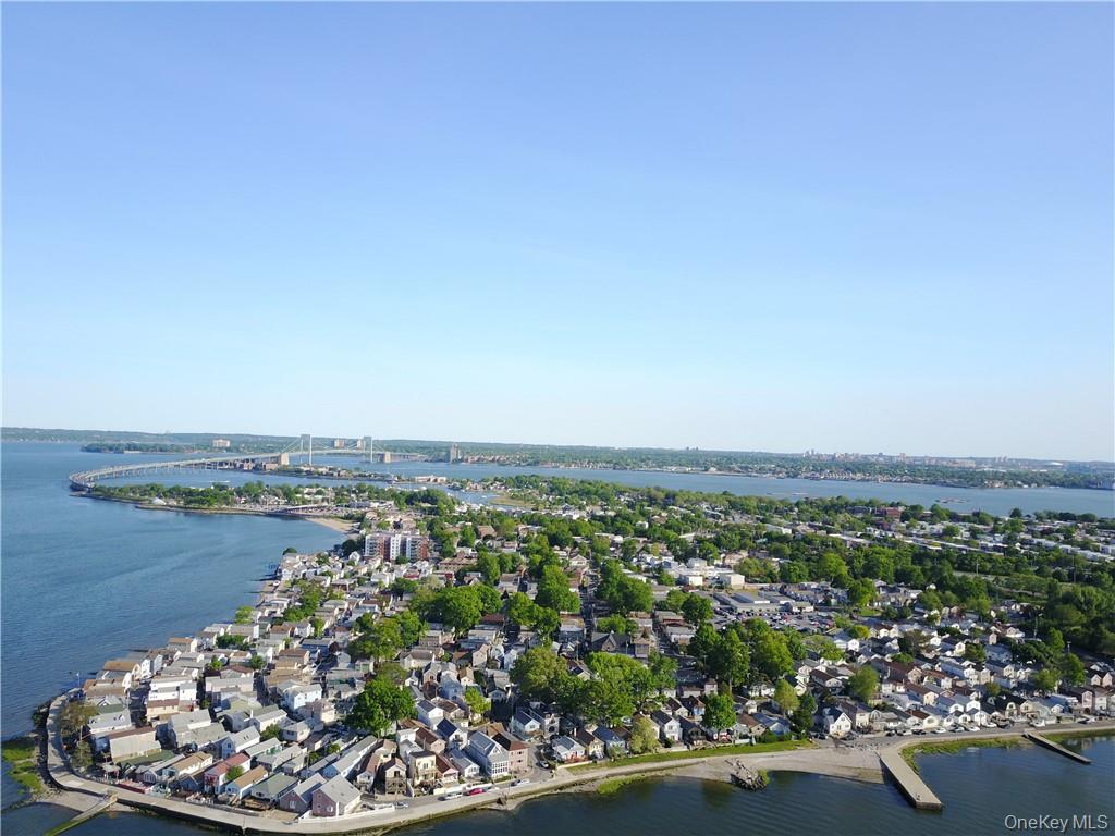 22 B Edgewater Park, For Sale in New York - Zoocasa