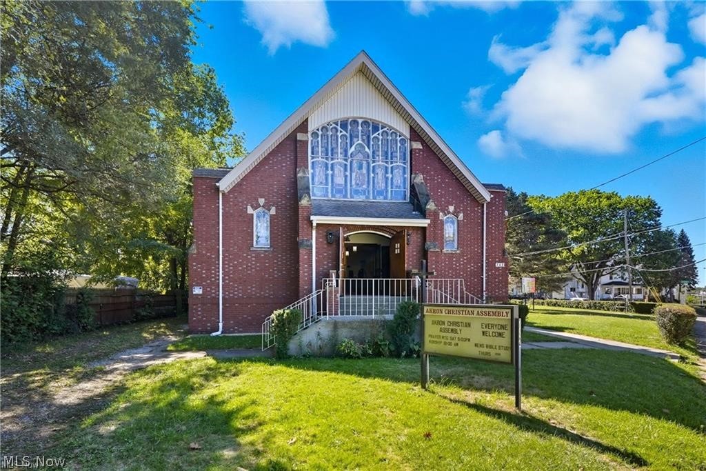 742 Johnston St, For Sale in Akron - eXp Realty