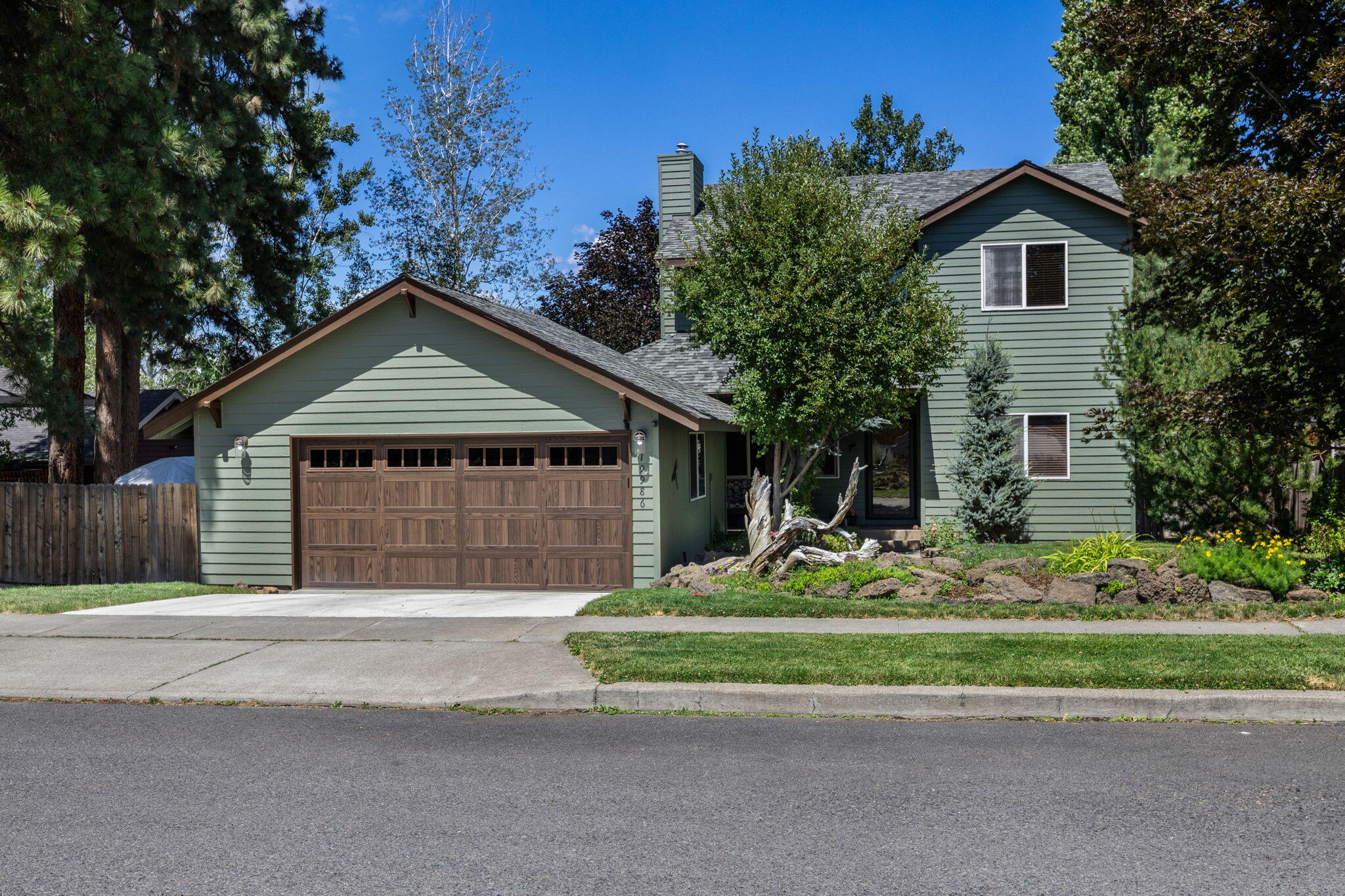 19986 Covey Ln, For Sale in Bend - eXp Realty