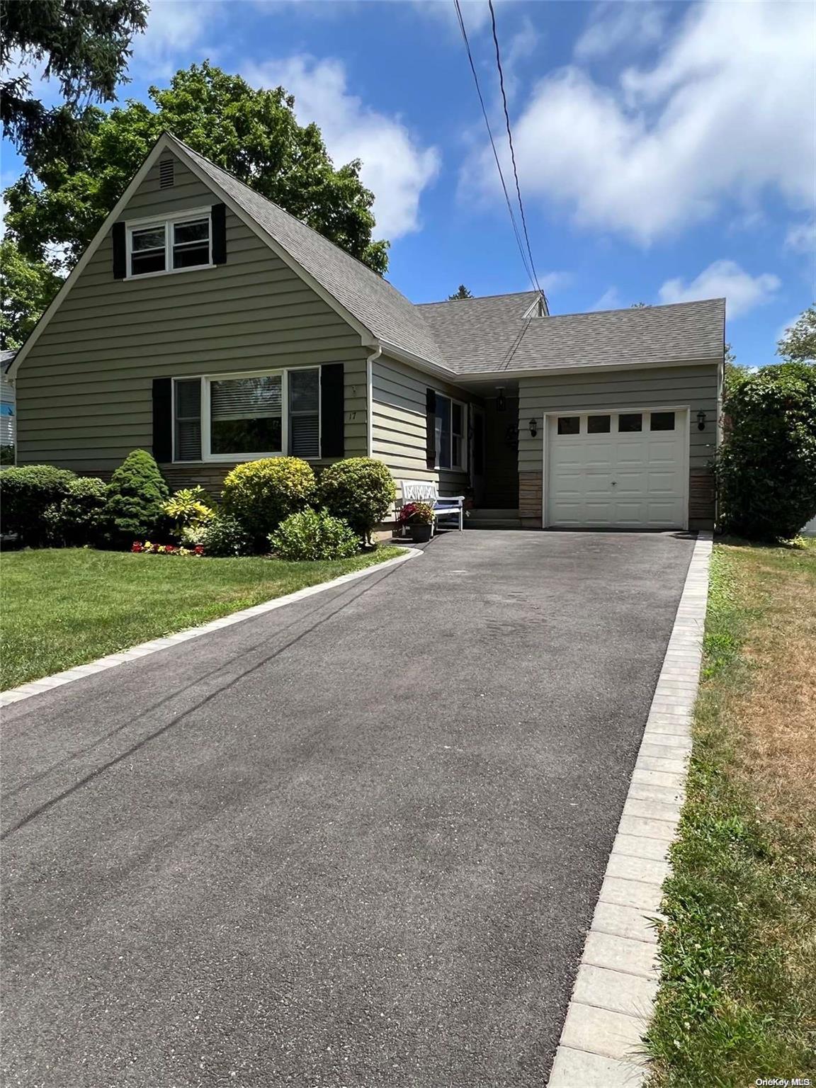 17 Gaylore Dr W, Sold in Amityville - Zoocasa