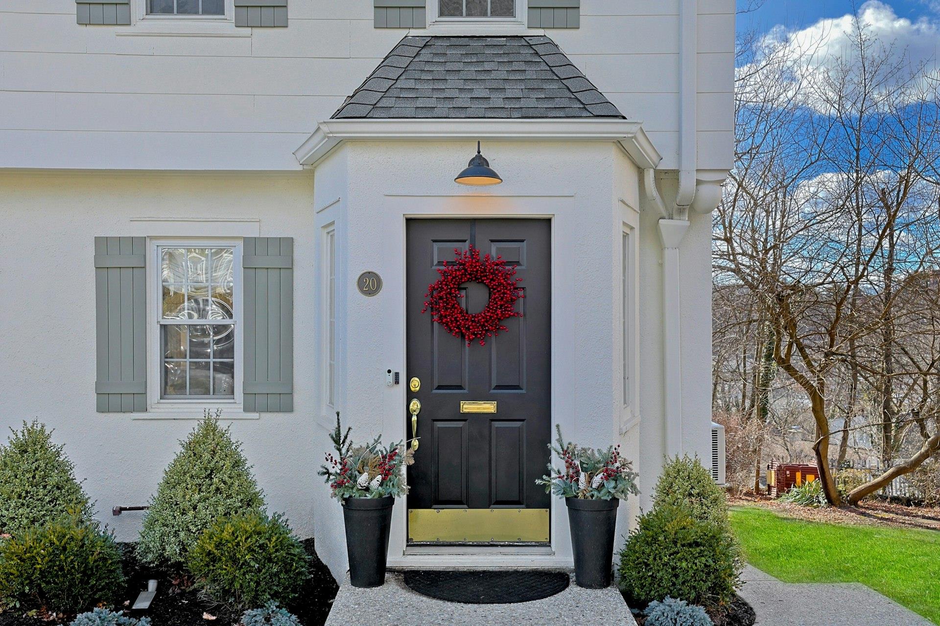 20 Iroquois Road, For Sale in Ossining - Zoocasa