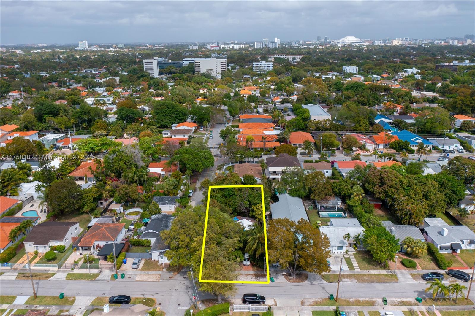2041 Sw 25th St, For Sale in Miami - Zoocasa