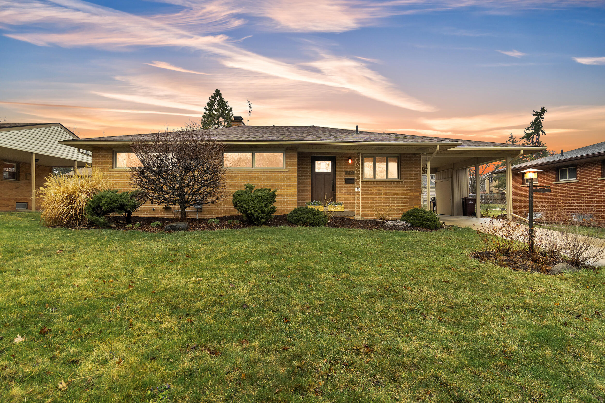 1802 Weldon Blvd, Sold in Ann Arbor - Zoocasa