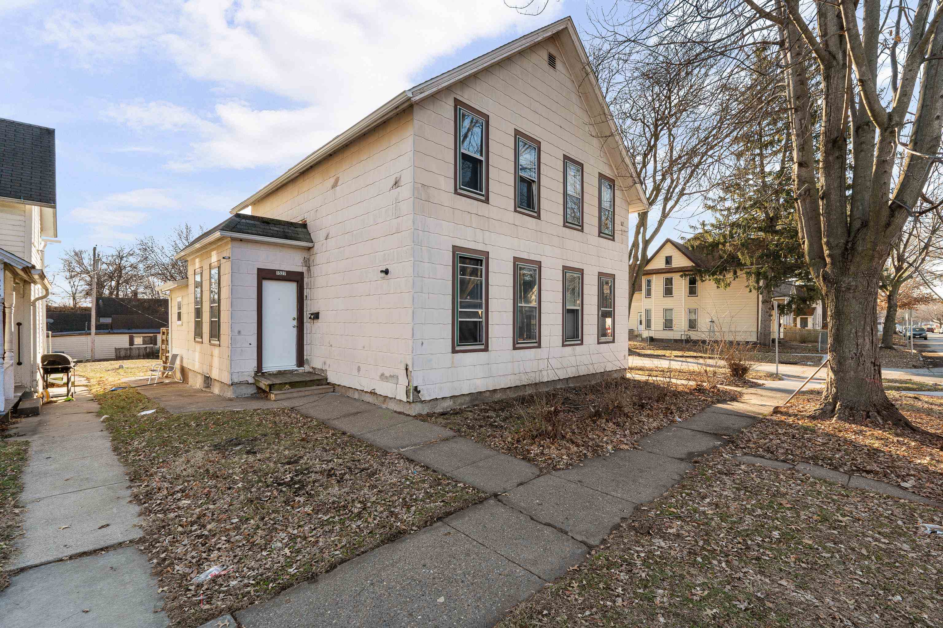 1527 W 6 Th St, For Sale in Davenport - eXp Realty