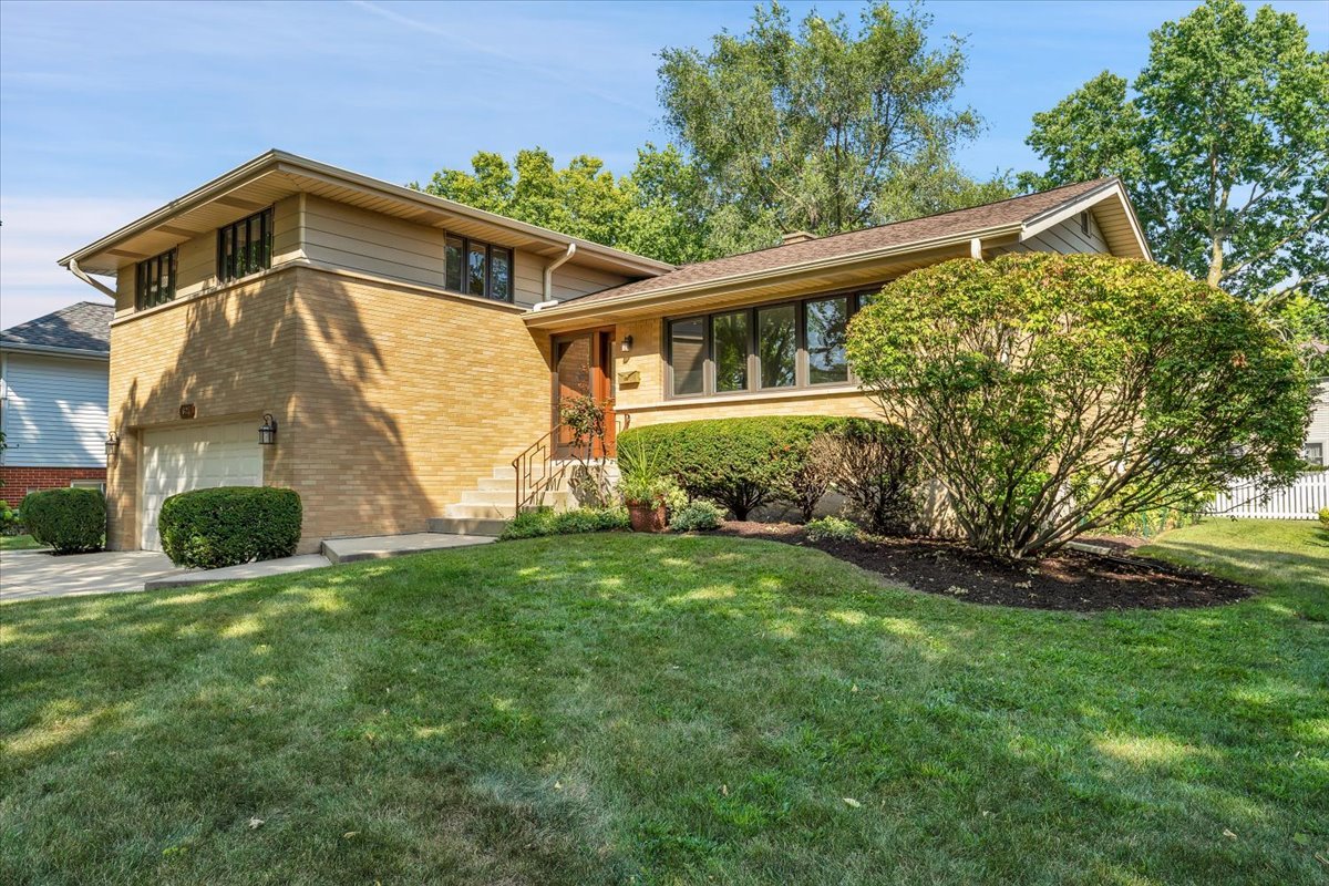 627 S Edward St, Sold in Mount Prospect - eXp Realty