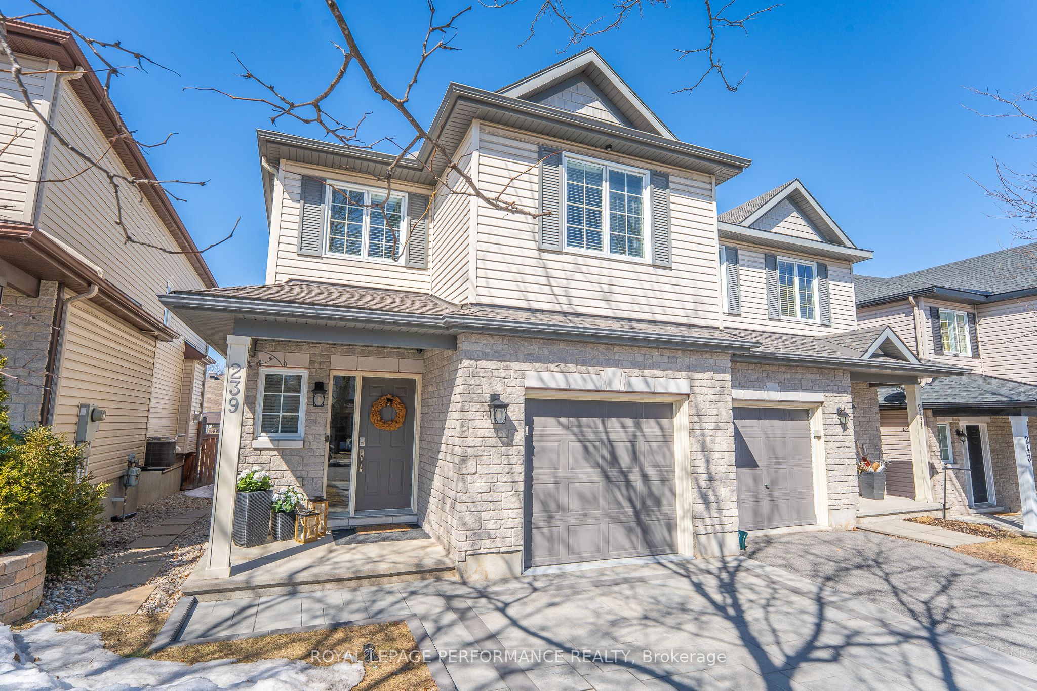 239 Deerfox Dr, For Sale in Nepean - Zoocasa