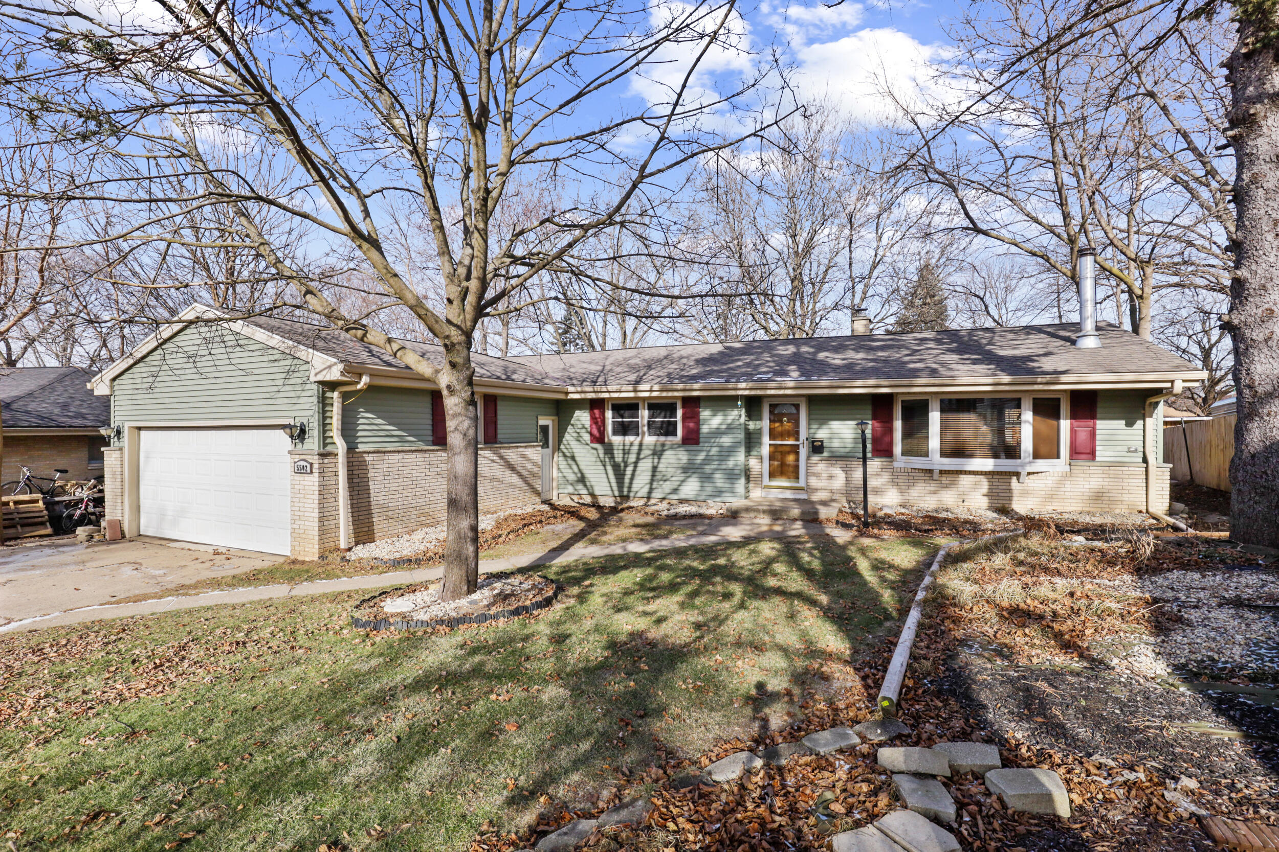 5502 W Jerelyn Pl, For Sale in MILWAUKEE - eXp Realty