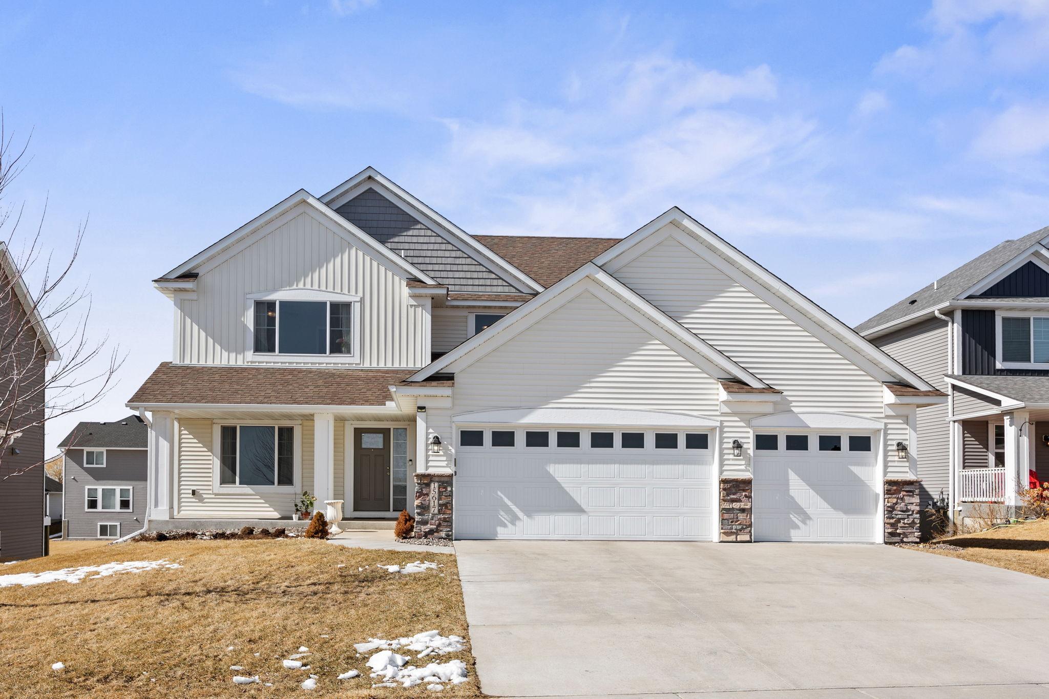 15617 Fairchild Way, For Sale in Apple Valley - Zoocasa