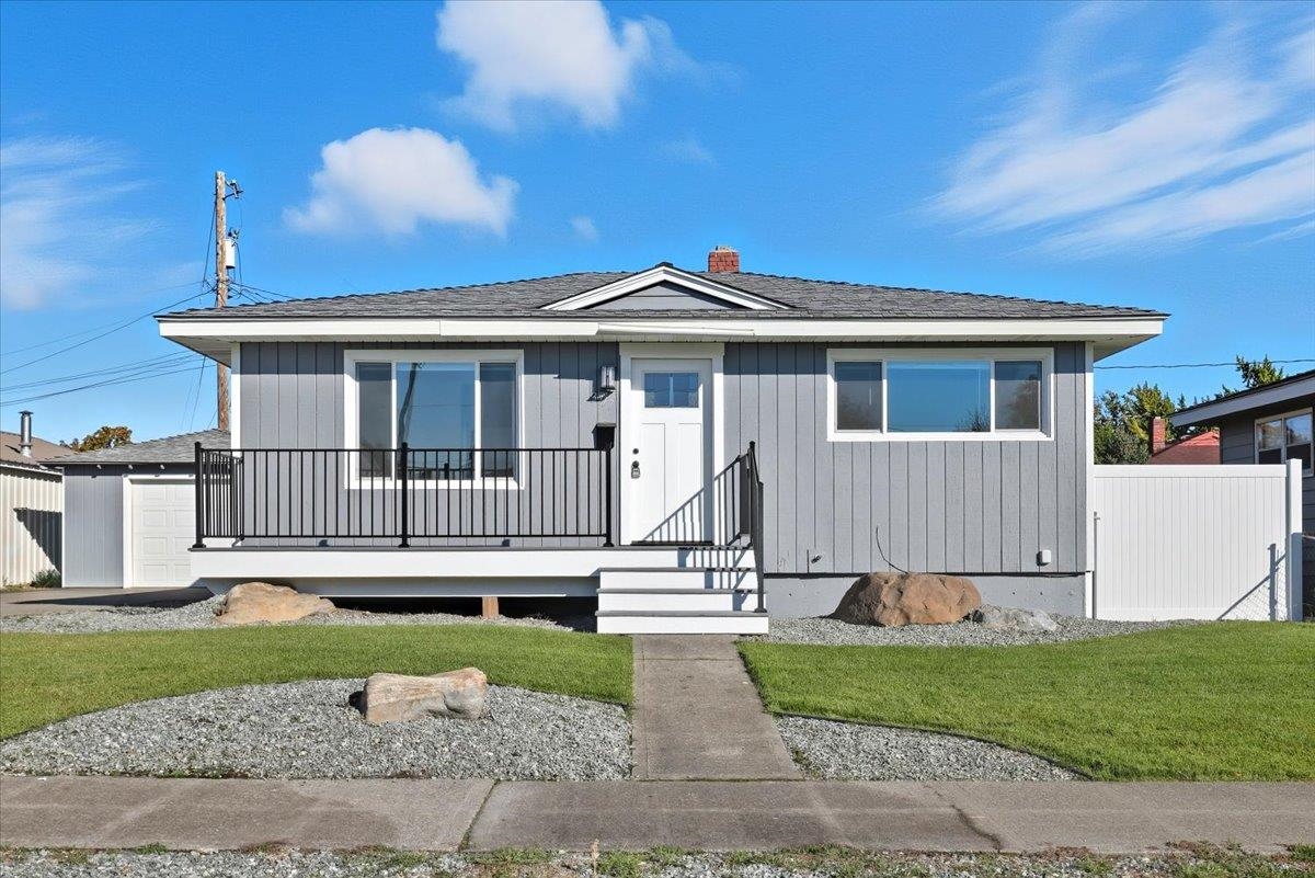 3717 E Carlisle Ave, For Sale in Spokane - eXp Realty