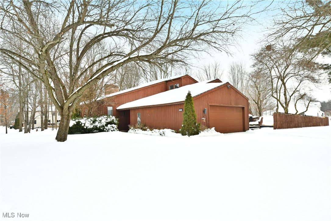 4650 Logan Gate Rd, For Sale in Youngstown - eXp Realty