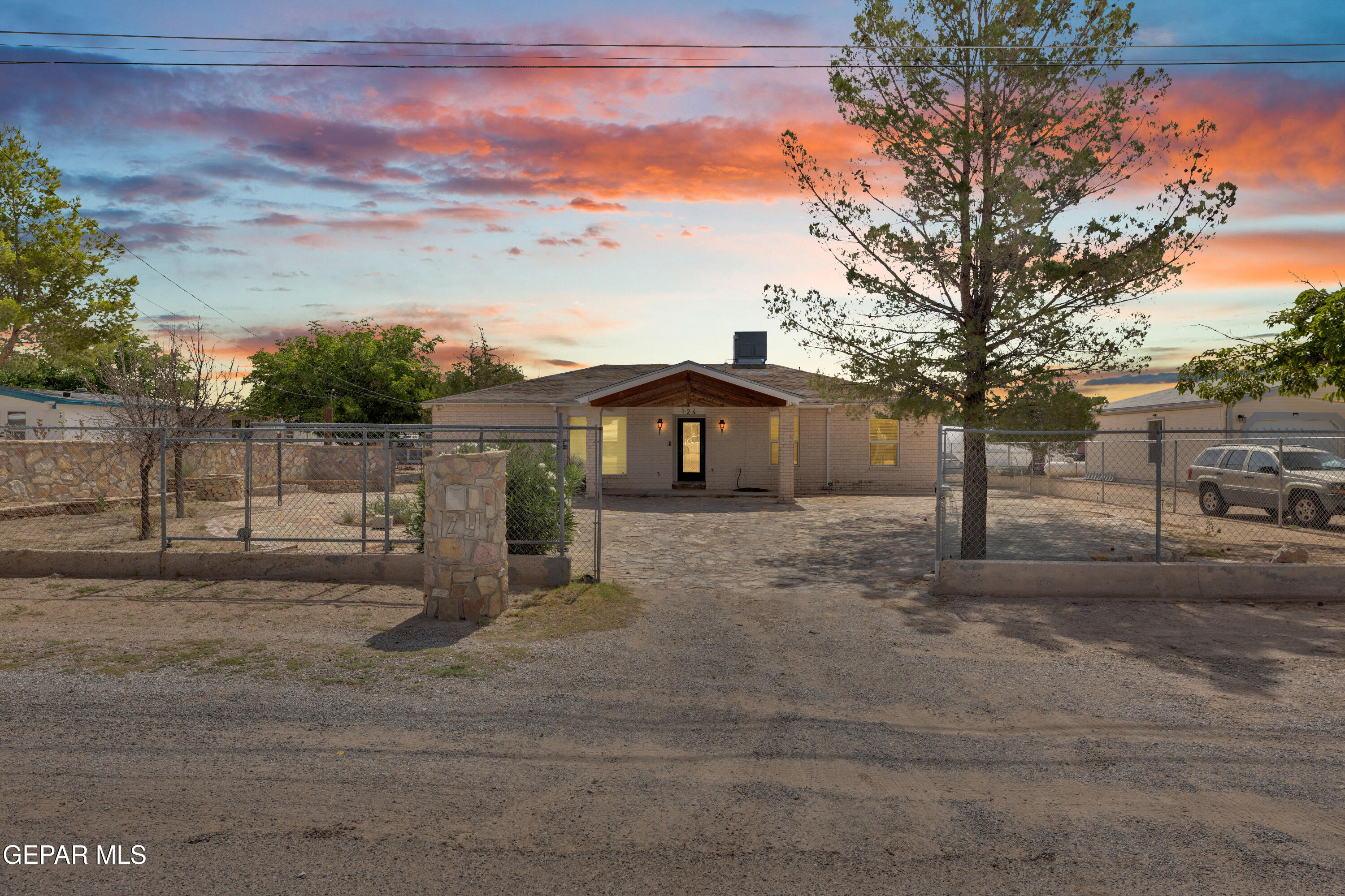 124 Ennis St, For Sale in El Paso - eXp Realty