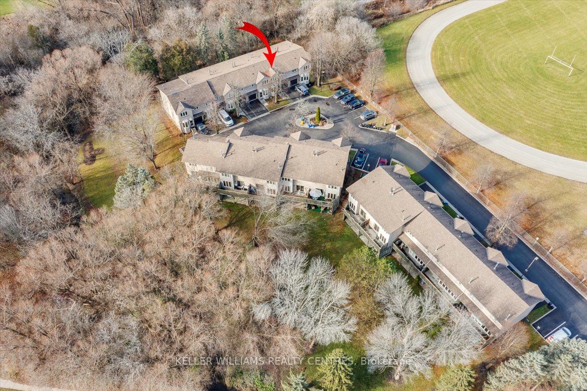 35 Anderson Pl, For Sale in Aurora - Zoocasa