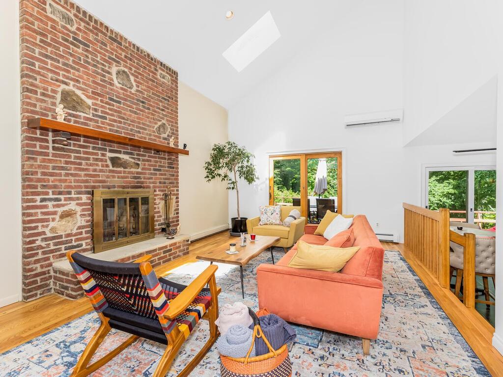 22 Anne Chambers Ln, Sold in Katonah - Zoocasa