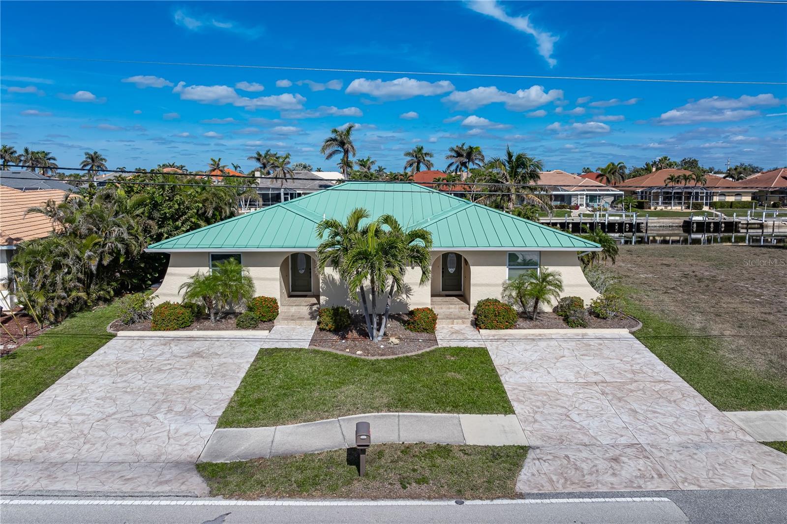 2334 Magdalina Drive, For Sale in Punta Gorda - Zoocasa